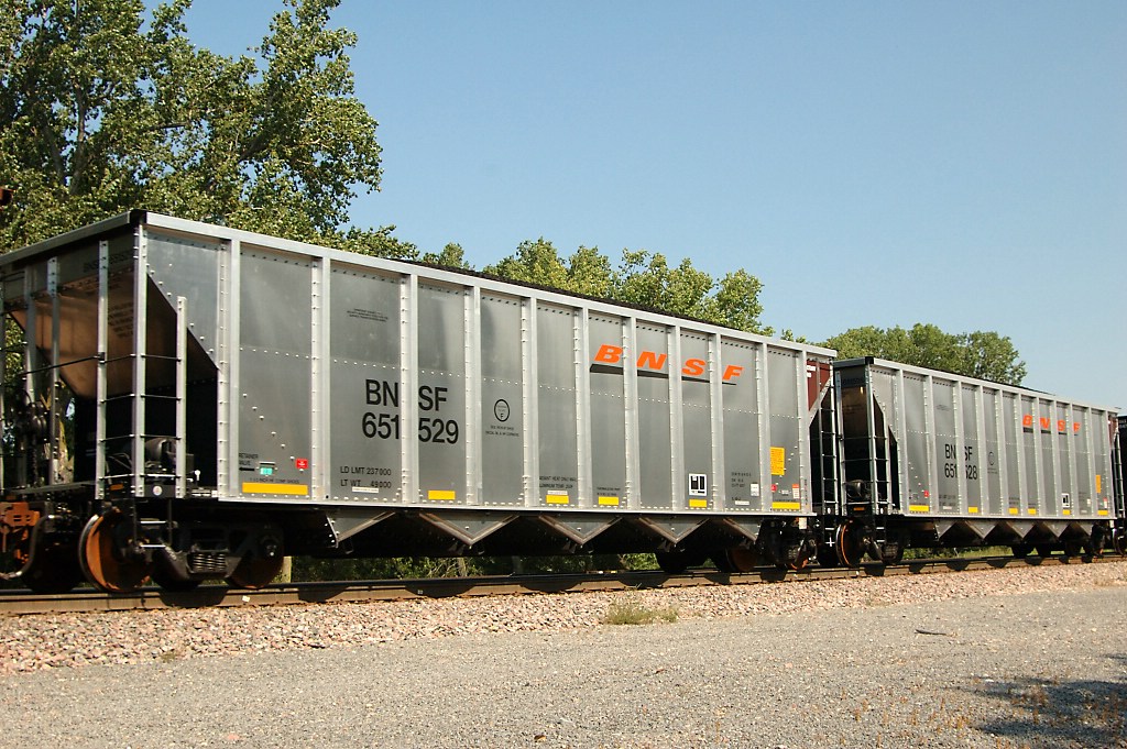 BNSF 651529-651528, NEW aluminum rapid discharge hoppers with New BNSF Logo,